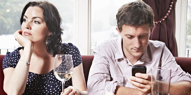 13 Definite Signs He’s Not Serious About You - a new mode